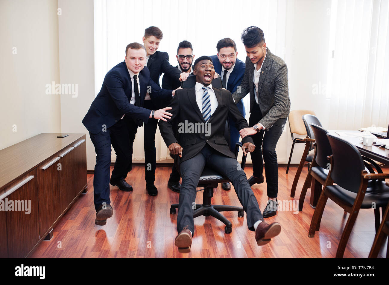 Diverse group meeting chair hi-res stock photography and images - Alamy