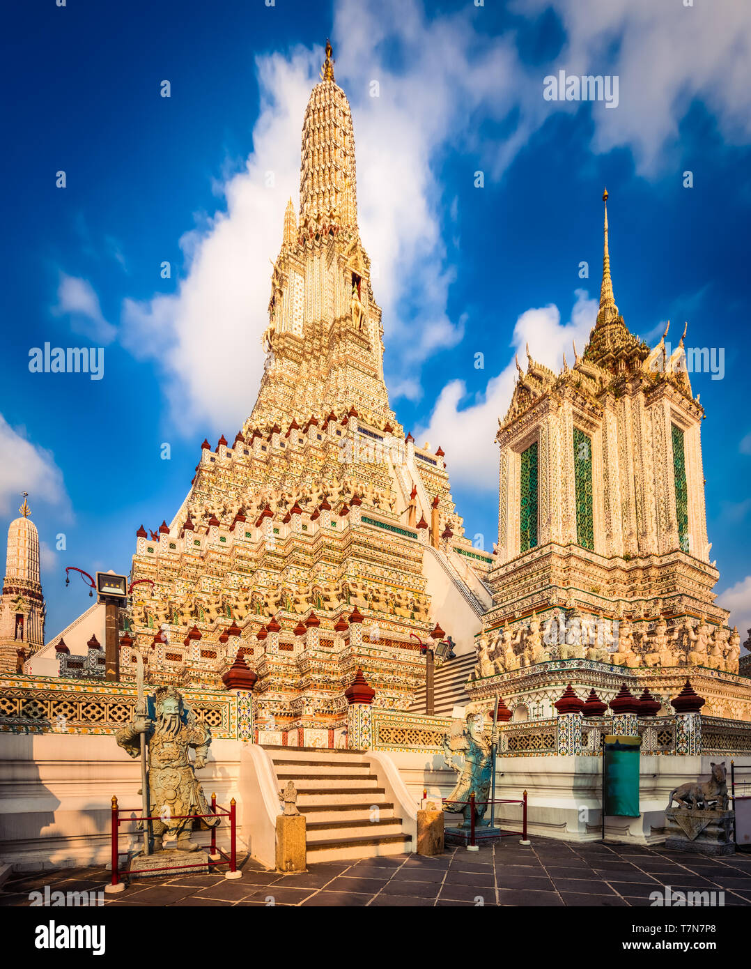 Beautiful view of War Arun a Buddhist temple in Bangkok Yai district of ...