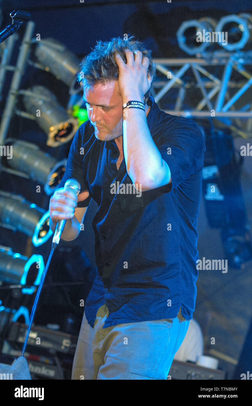 Elbow band 2001 hi-res stock photography and images - Alamy