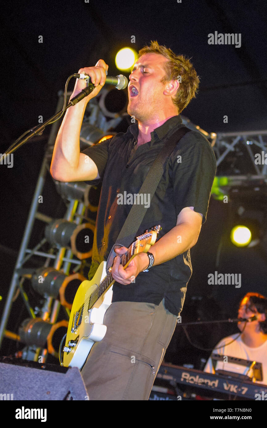 Elbow band 2001 hi-res stock photography and images - Alamy