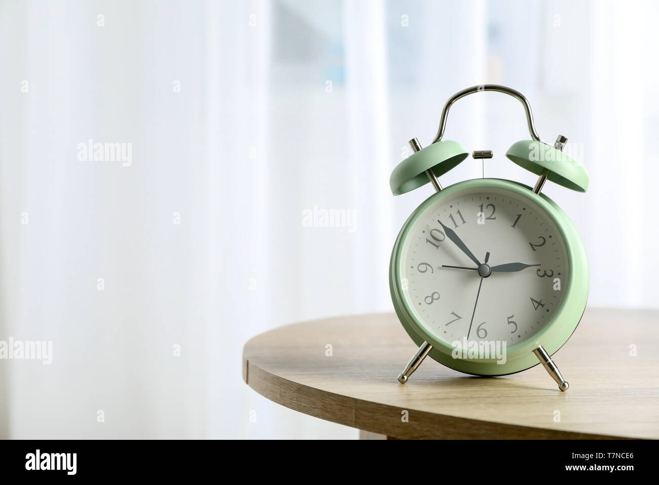 Office wall clock plant hi-res stock photography and images - Alamy