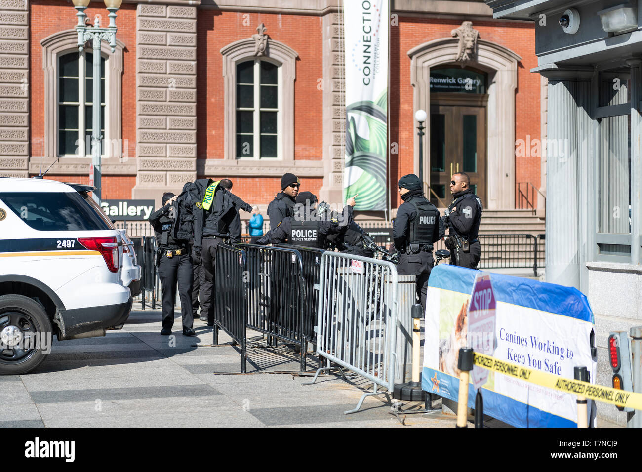 Dc police officers hi-res stock photography and images - Alamy