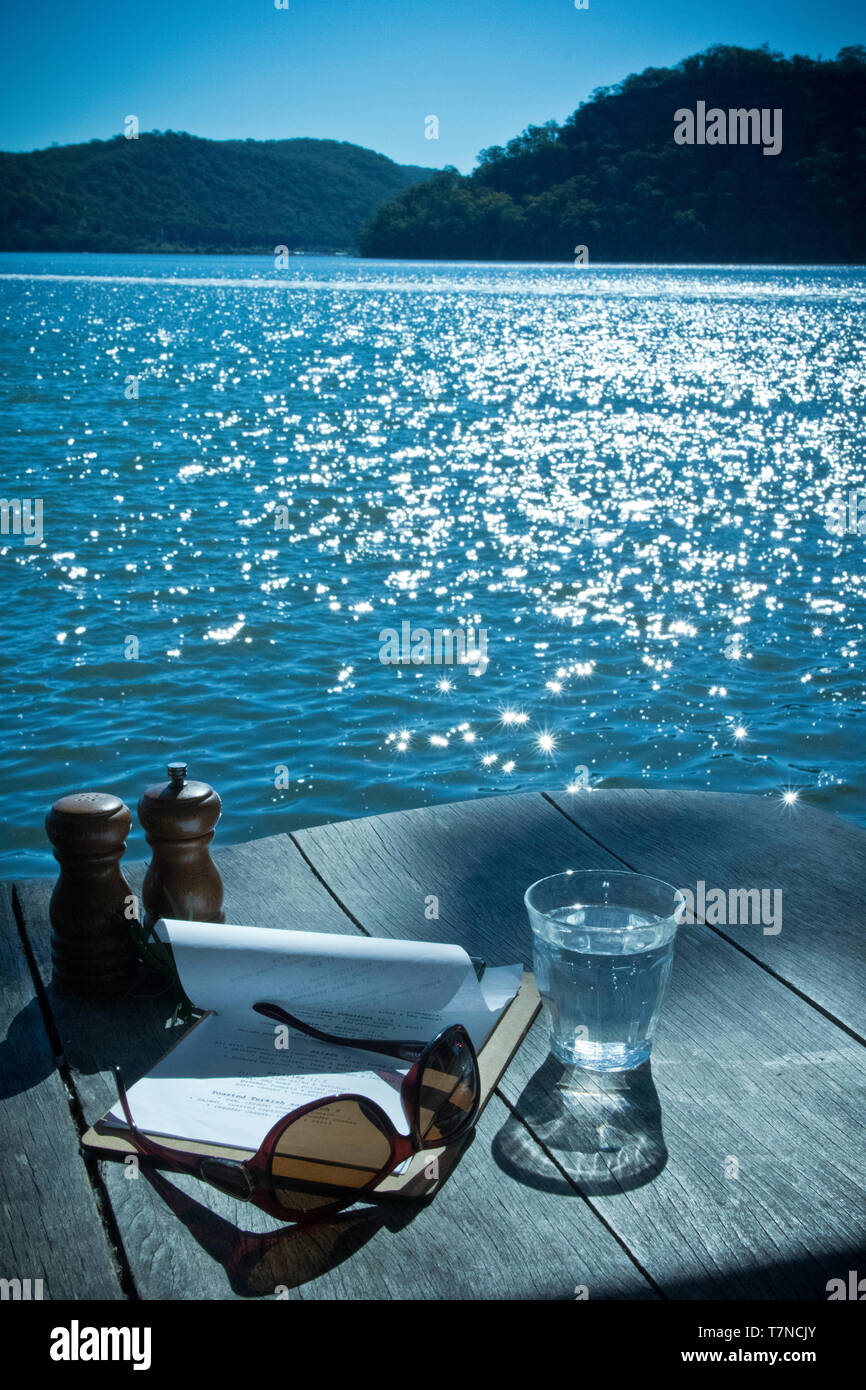 Waterfront dining riverfront cafe hi-res stock photography and images ...