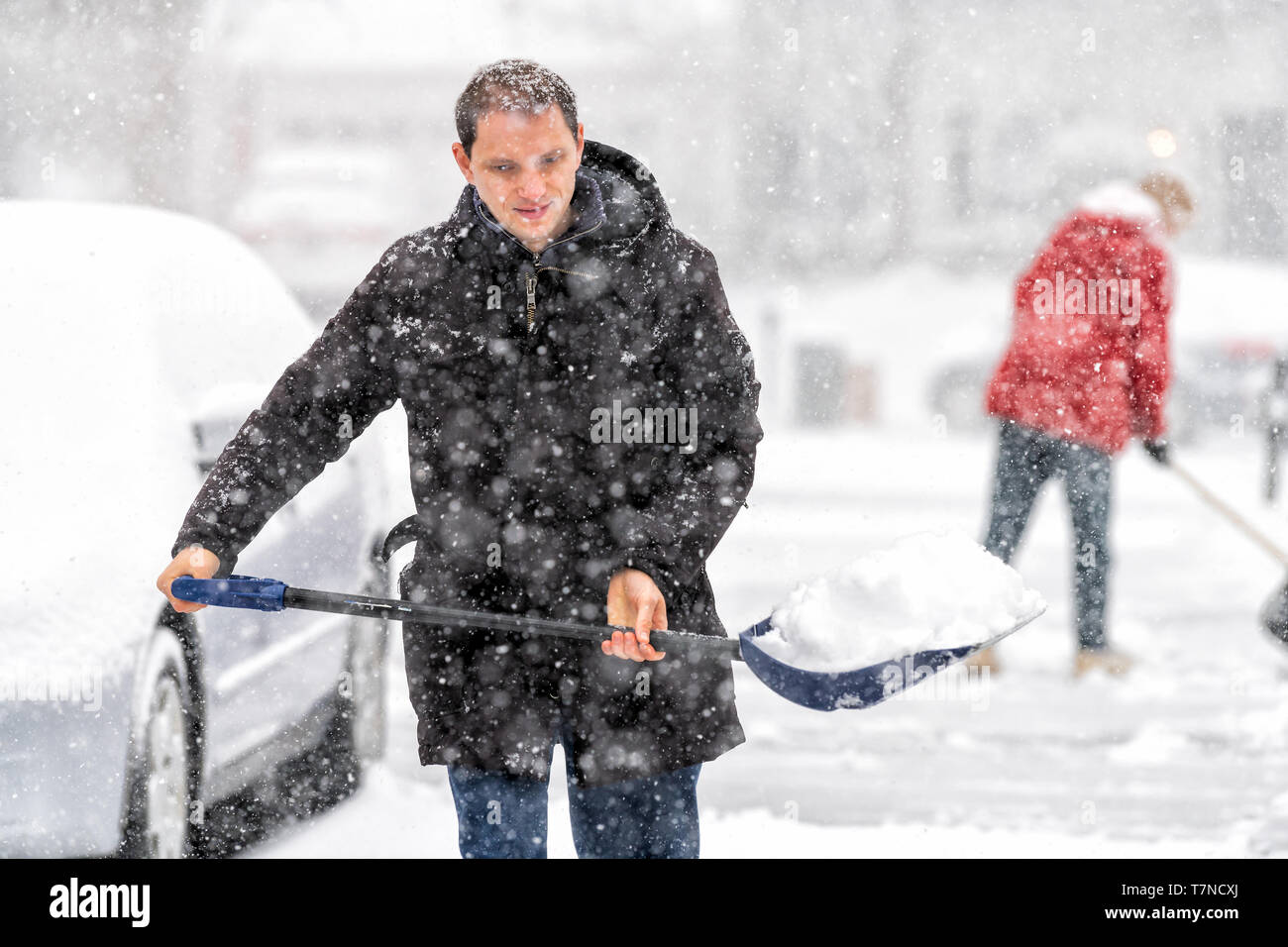 Man cleaning house black hi-res stock photography and images - Alamy