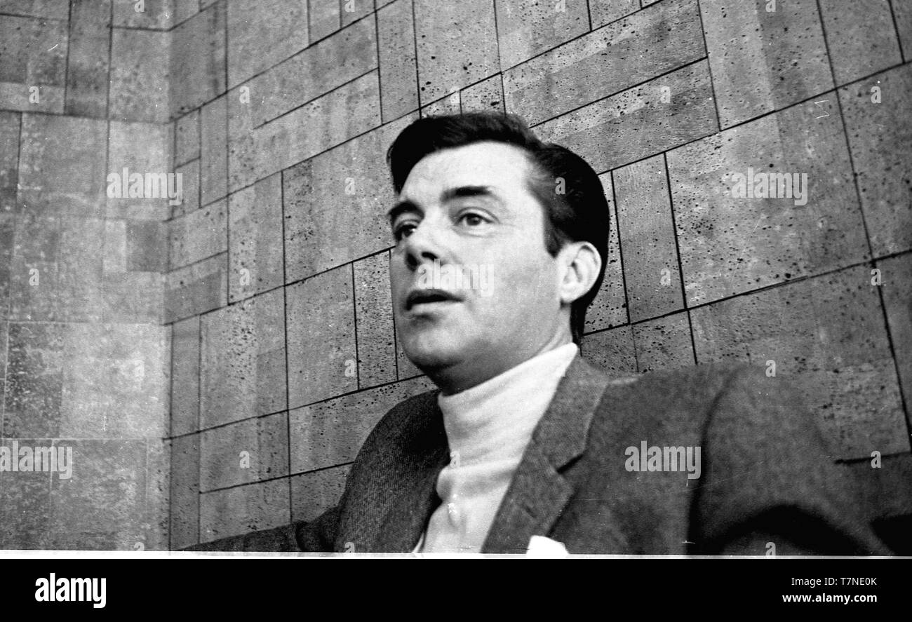 Dirk Bogarde Stock Photos & Dirk Bogarde Stock Images - Alamy