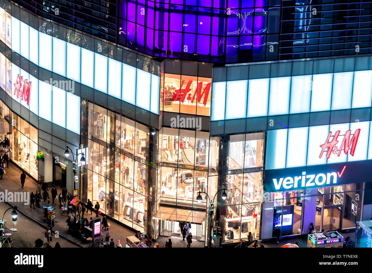 Verizon store hi-res stock photography and images - Alamy