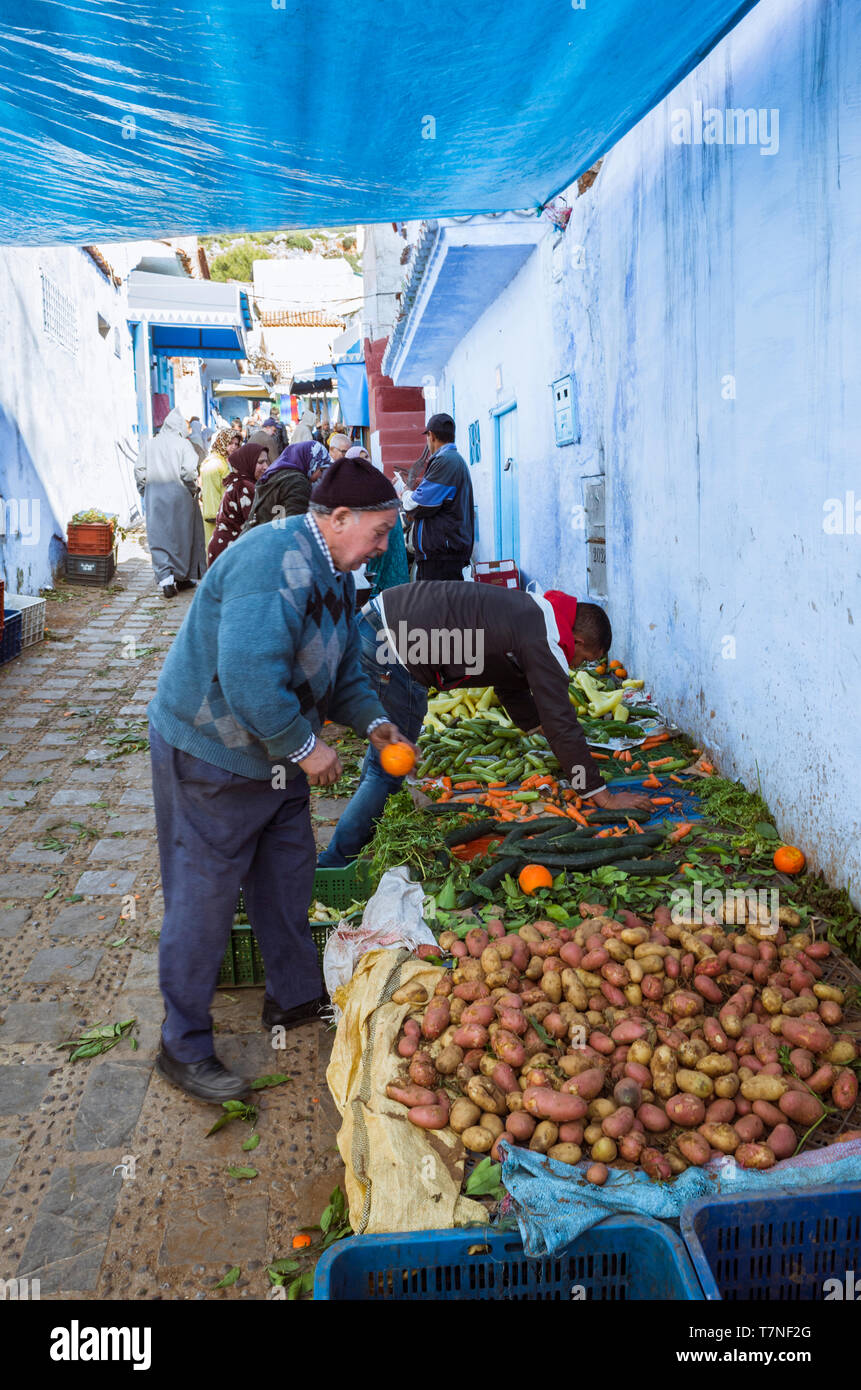 Chefchaouen, Morocco : Moroccan people shop for fruit and vegetables at ...