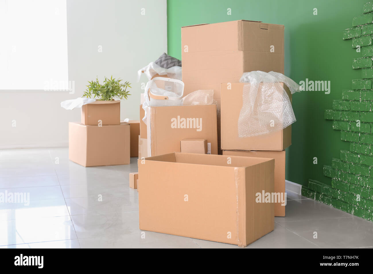 Carton boxes interior items hi-res stock photography and images - Alamy