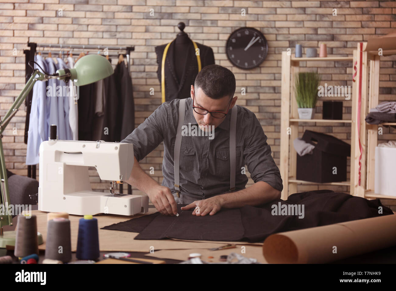 Tailor marking cloth hi-res stock photography and images - Alamy