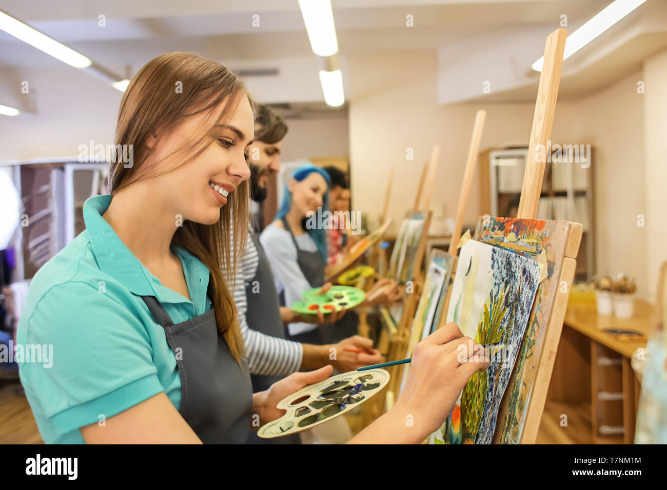 Female students painting still hi-res stock photography and images - Alamy