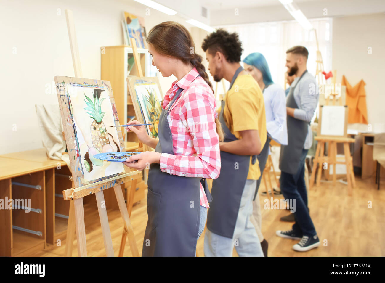 Female students painting still hi-res stock photography and images - Alamy