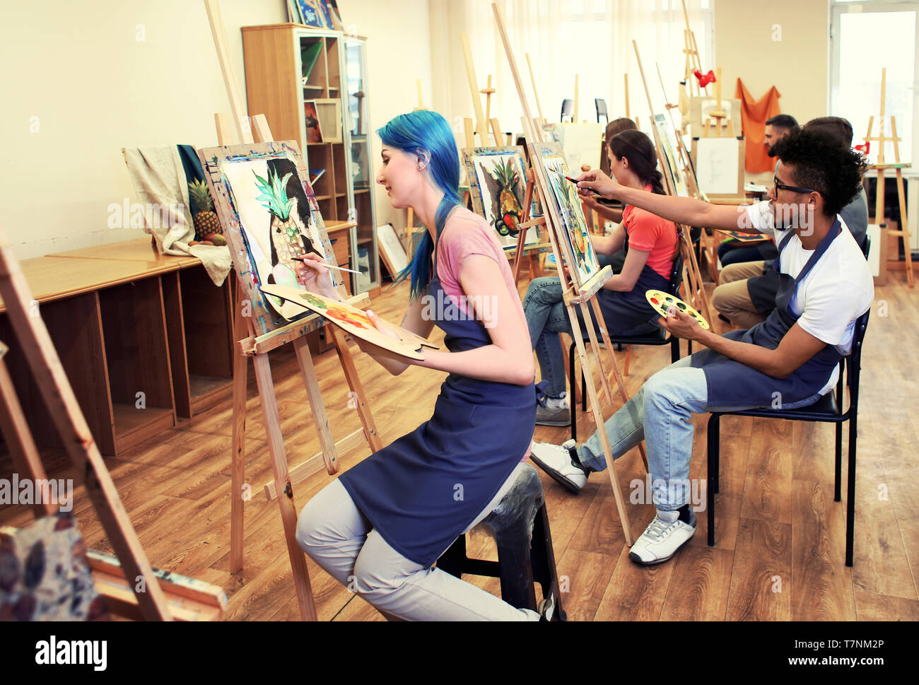 Female students painting still hi-res stock photography and images - Alamy