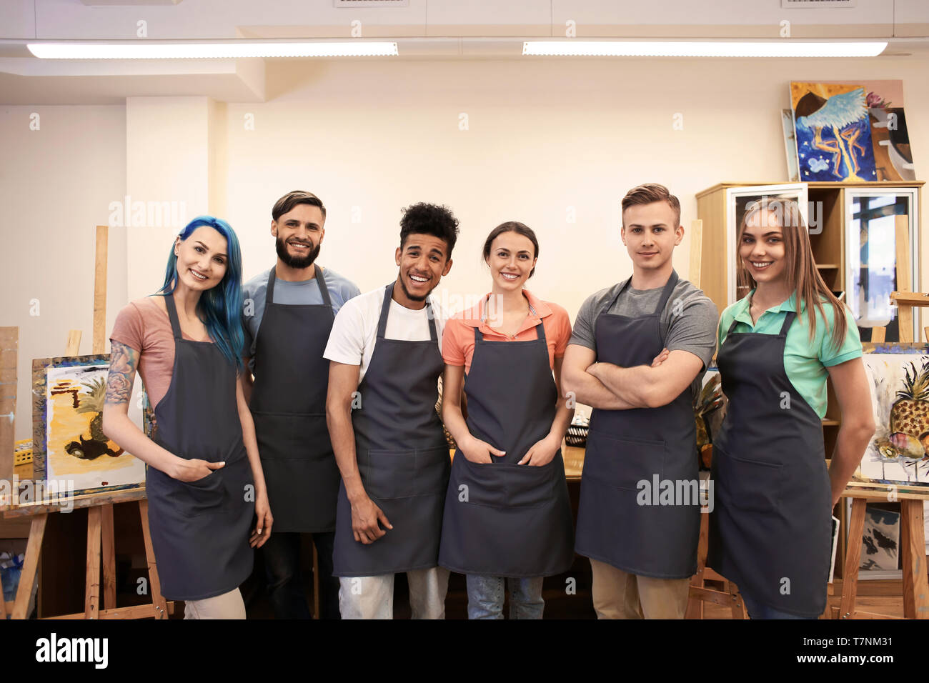 Female students painting still hi-res stock photography and images - Alamy