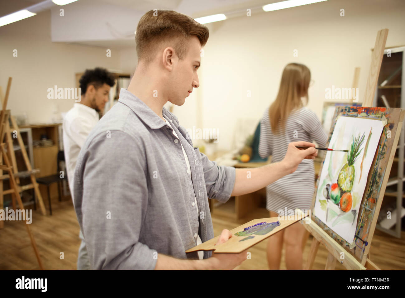 Female students painting still hi-res stock photography and images - Alamy