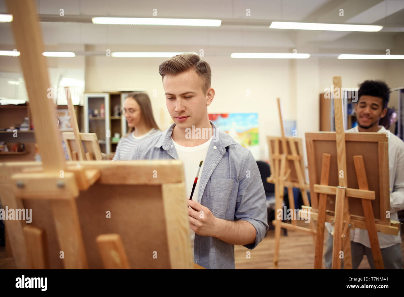 Female students painting still hi-res stock photography and images - Alamy