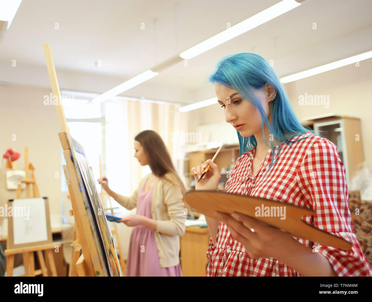 Female students painting still hi-res stock photography and images - Alamy