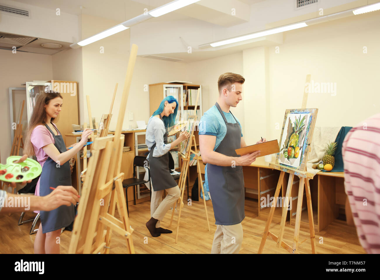 Female students painting still hi-res stock photography and images - Alamy