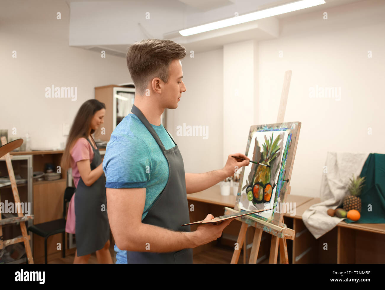 Female students painting still hi-res stock photography and images - Alamy