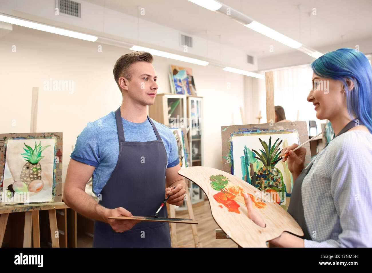 Female students painting still hi-res stock photography and images - Alamy