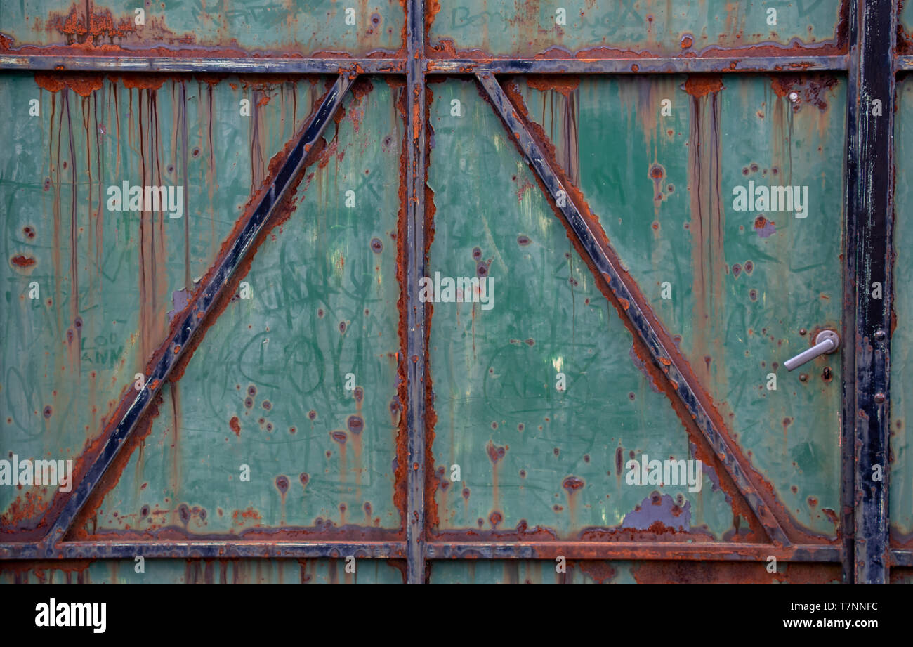 green old rusty metal door background Stock Photo - Alamy
