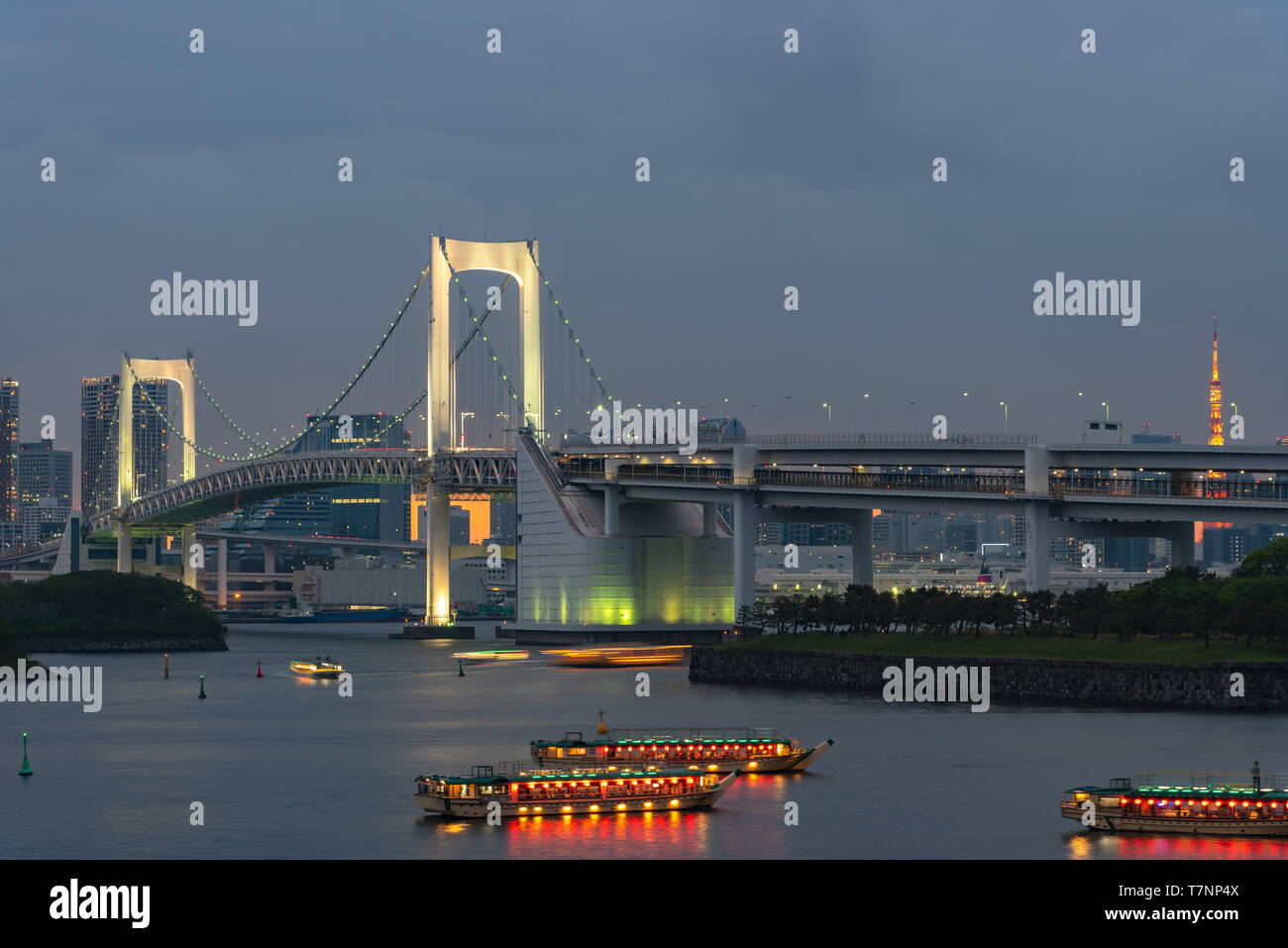 Odaiba rainbow bridge hi-res stock photography and images - Alamy