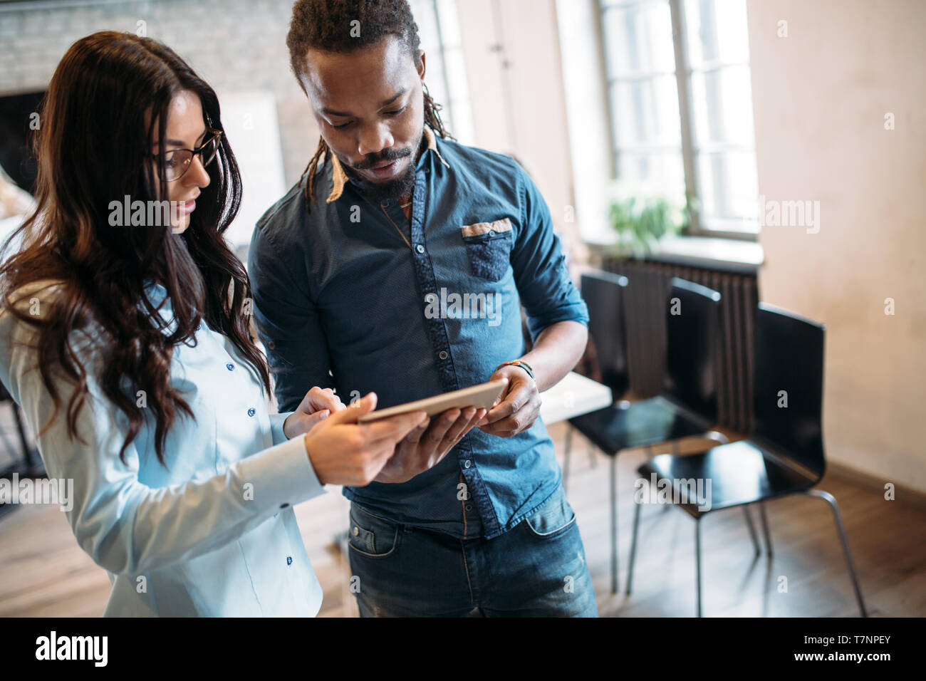 Multiethnic couple discussion hi-res stock photography and images - Alamy