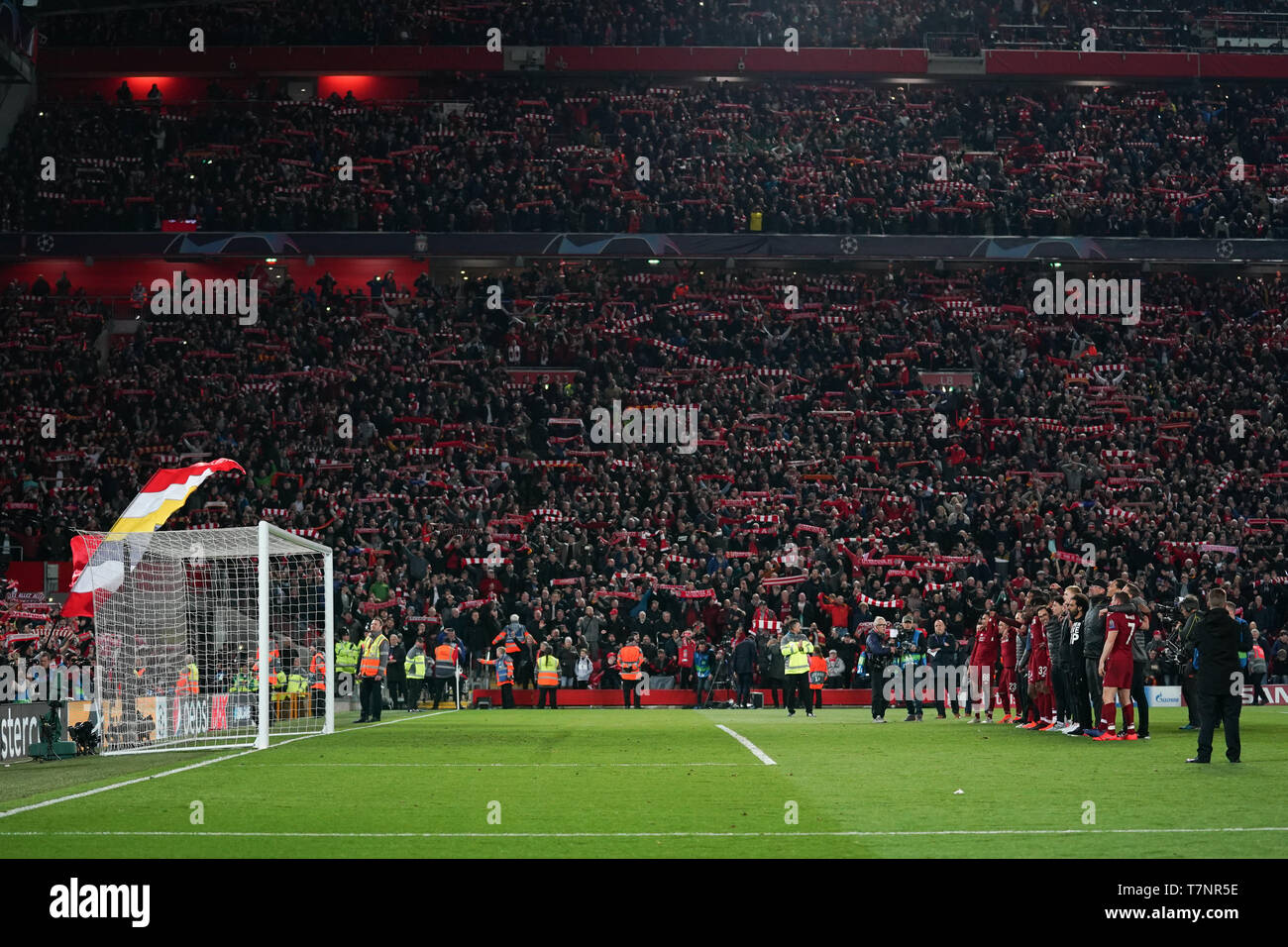 Anfield fans hi-res stock photography and images - Alamy