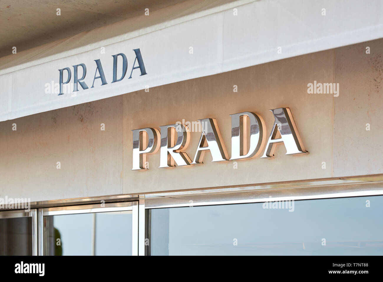 Prada window hi-res stock photography and images - Alamy