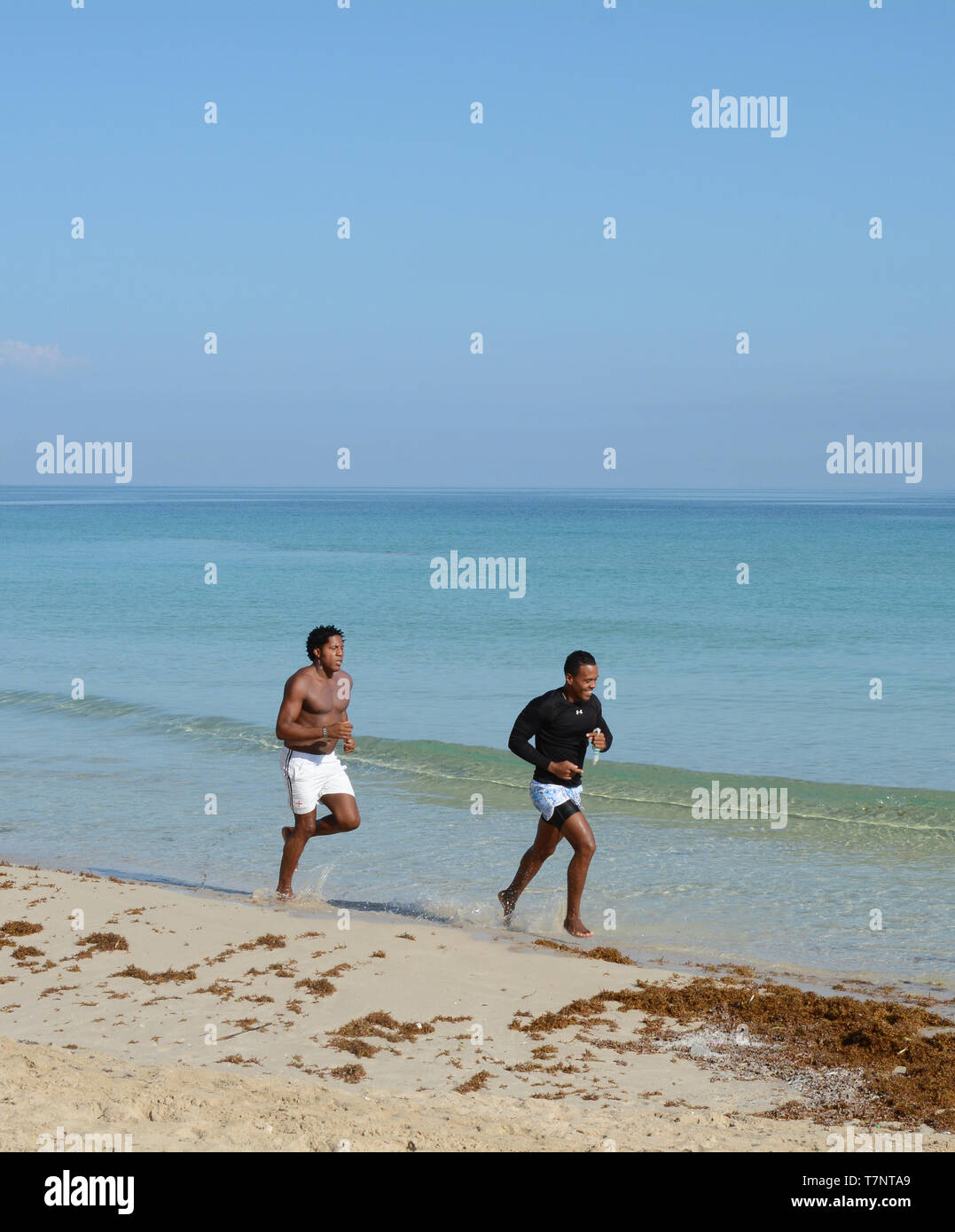 Men running in sand hi-res stock photography and images - Alamy