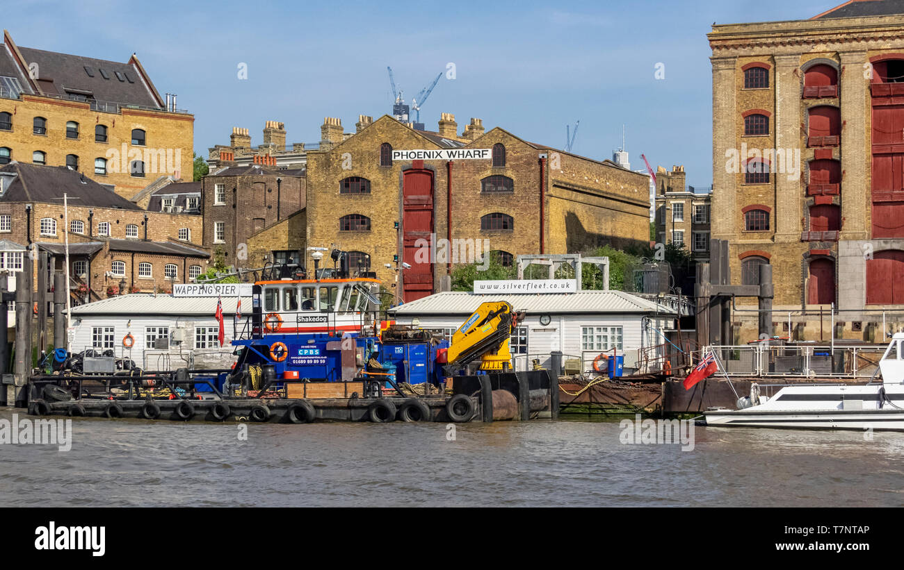 Thames wharves hi-res stock photography and images - Alamy