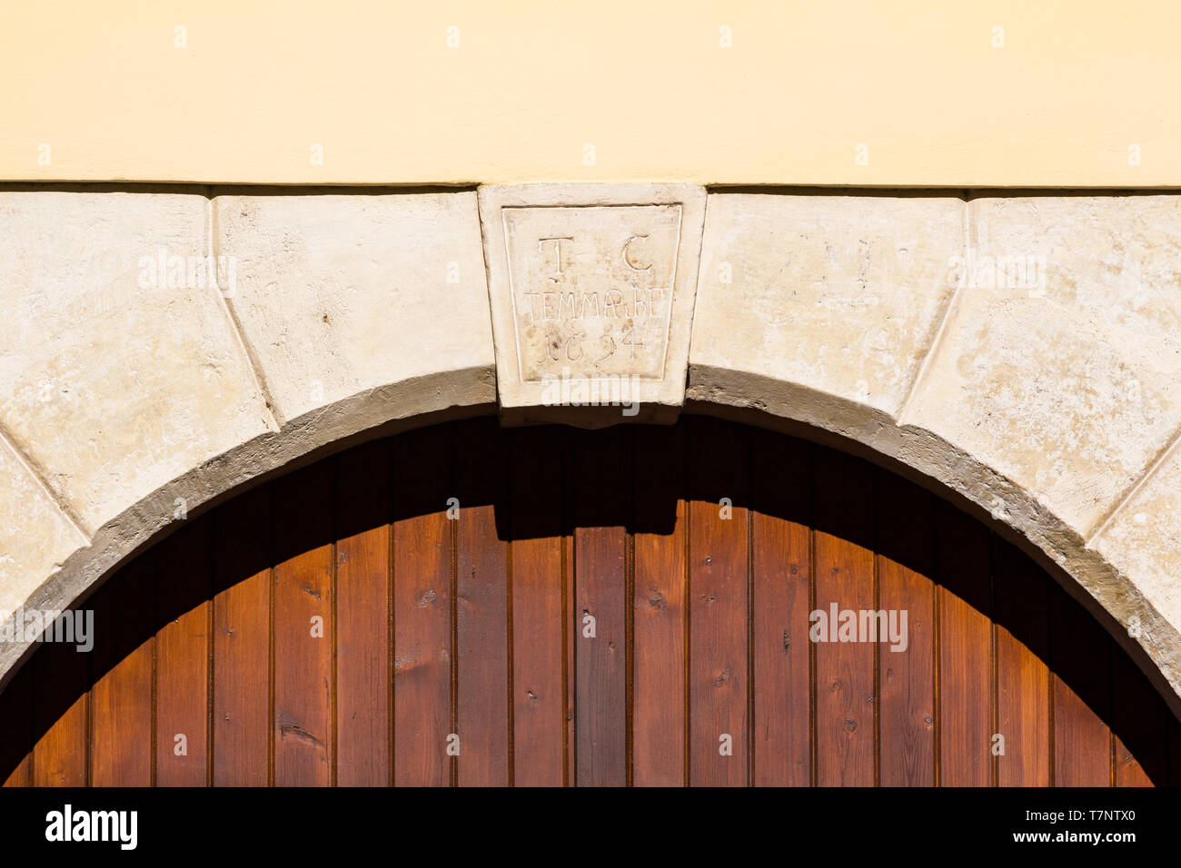 Simple stone hi-res stock photography and images - Alamy