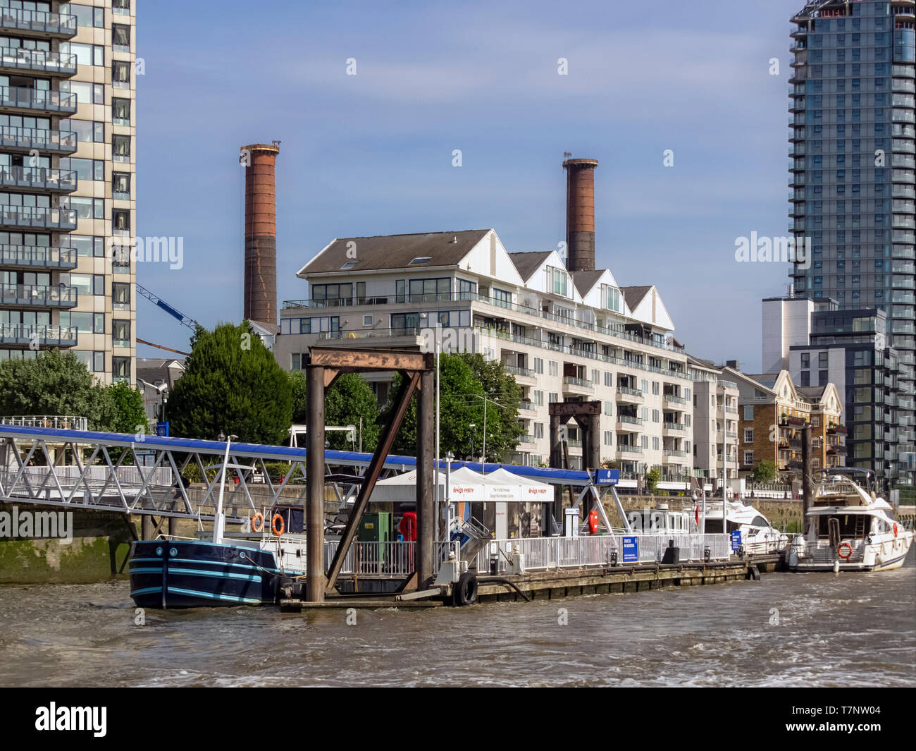 Chelsea harbour pier hi-res stock photography and images - Alamy