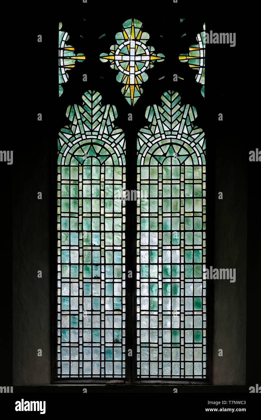 Stained glass cross hi-res stock photography and images - Alamy