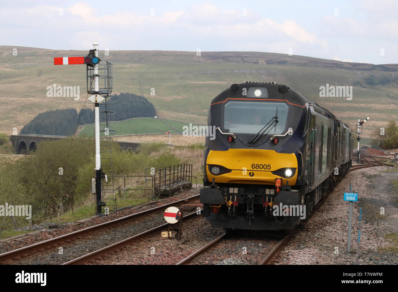Class 68 diesel-electric loco, Direct Rail Services livery approaching ...
