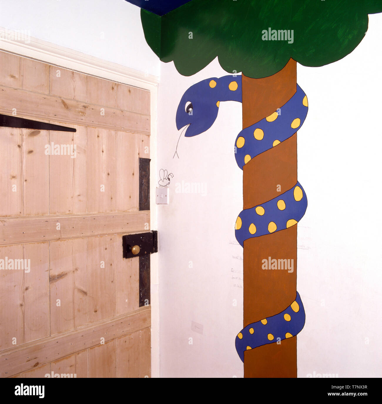 Serpent wall hi-res stock photography and images - Alamy