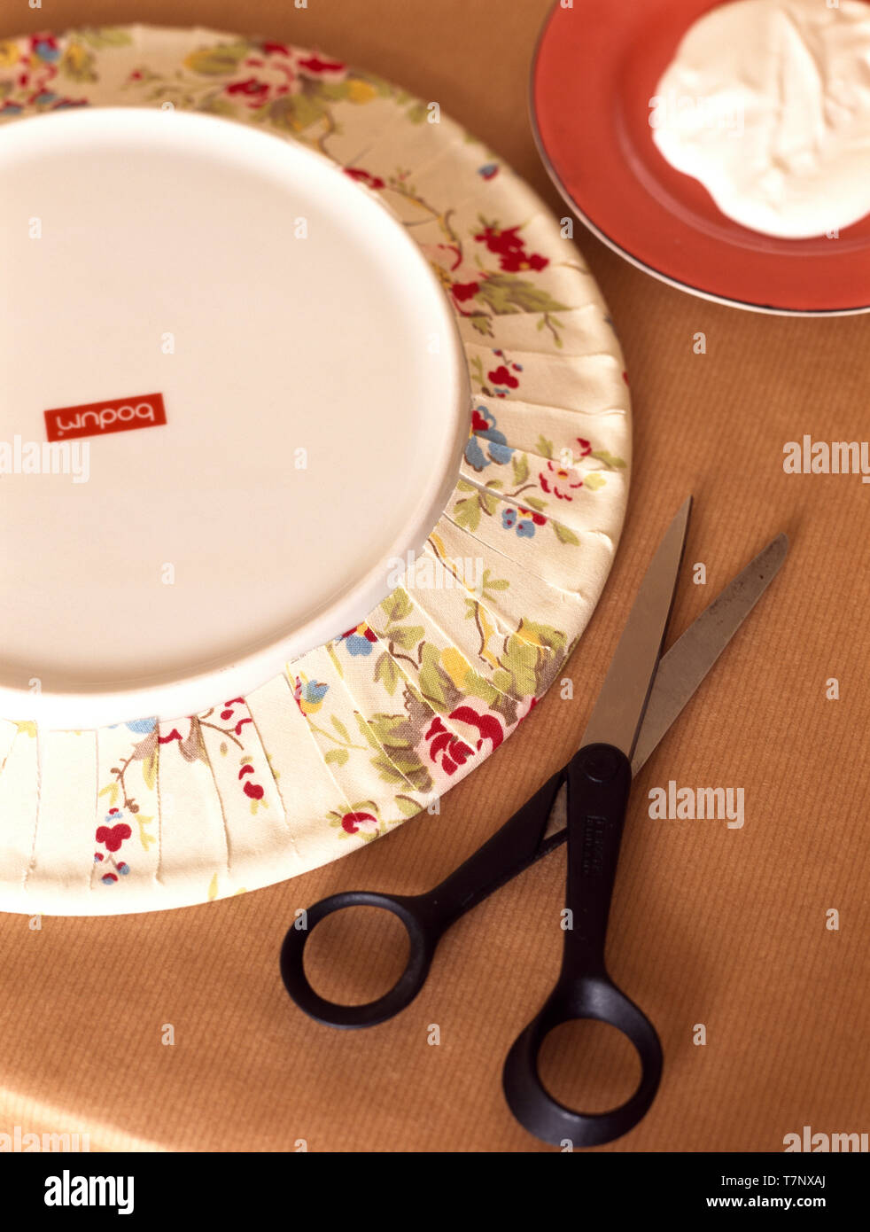 Covering a plate with fabric hi-res stock photography and images - Alamy