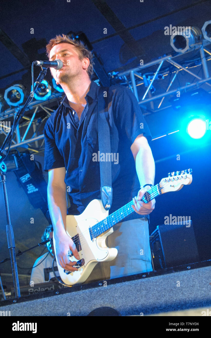 Elbow reading festival hi-res stock photography and images - Alamy