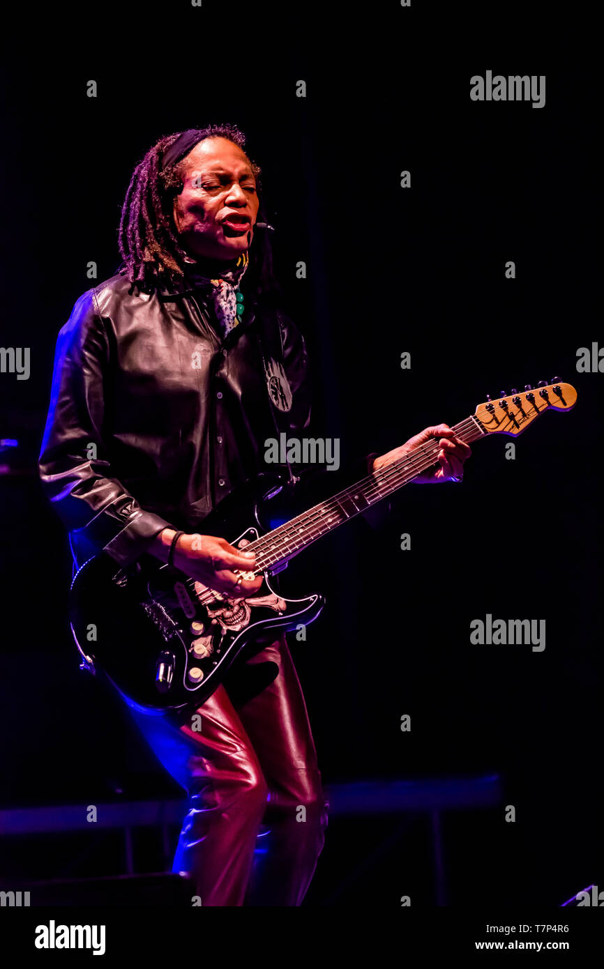 Sananda hi-res stock photography and images - Alamy