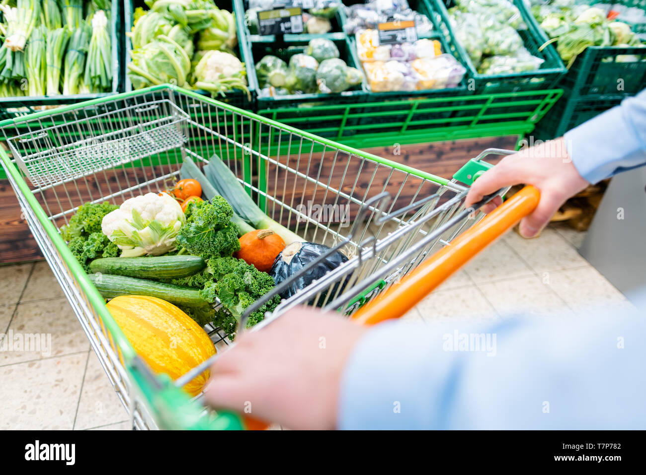 Man pushing market trolley hi-res stock photography and images - Alamy