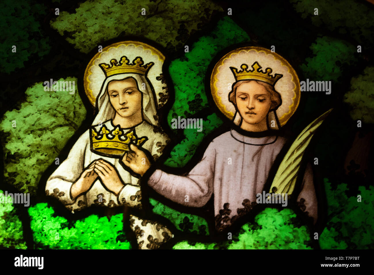 Detail of a stained glass window (king and queen Stock Photo - Alamy