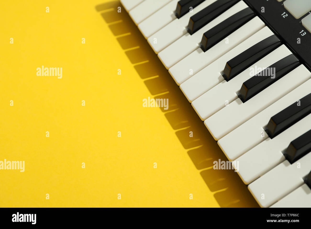 Modern midi keyboard hi-res stock photography and images - Alamy