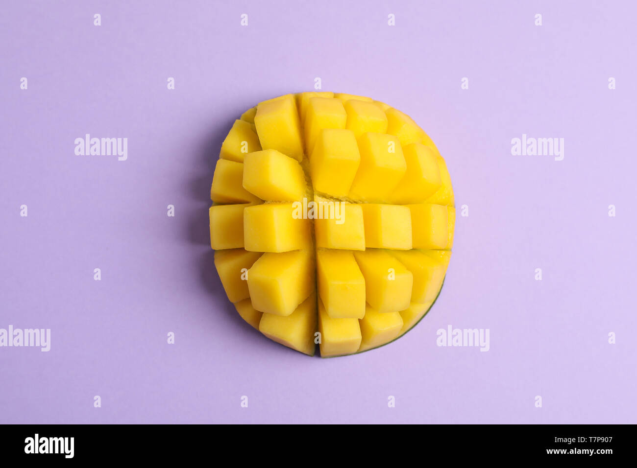 Cut tropical ripe mango on color background, top view Stock Photo - Alamy