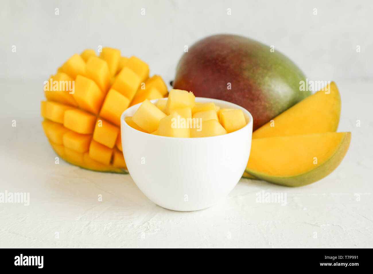 Table of mango hi-res stock photography and images - Alamy