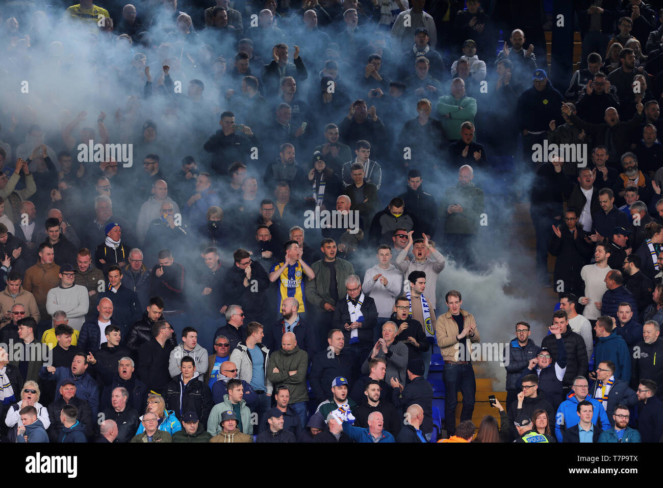 Smoke flares hi-res stock photography and images - Alamy