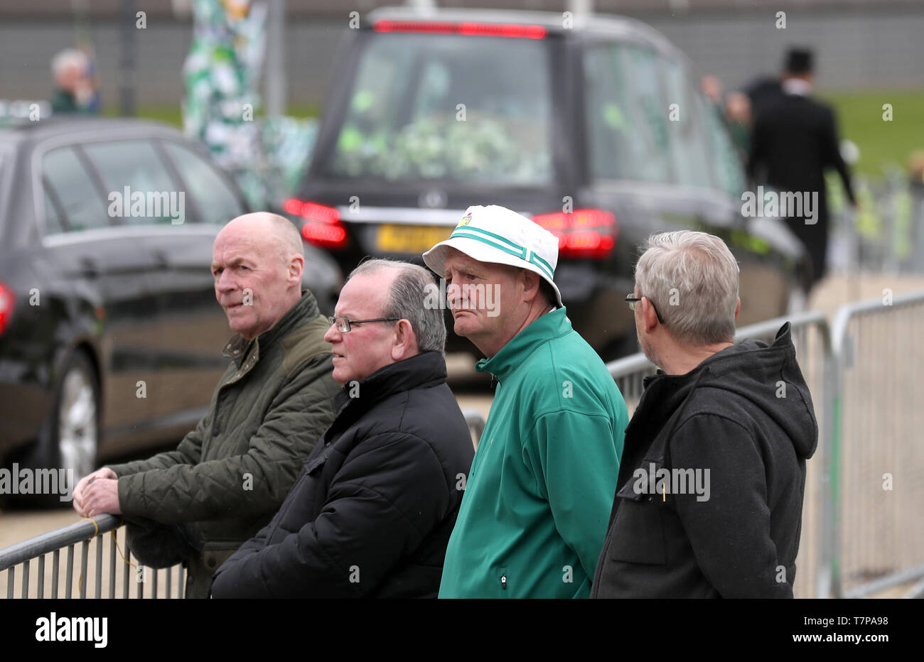 Celtic fans watch the funeral cortege pass Celtic Park, Glasgow Stock ...
