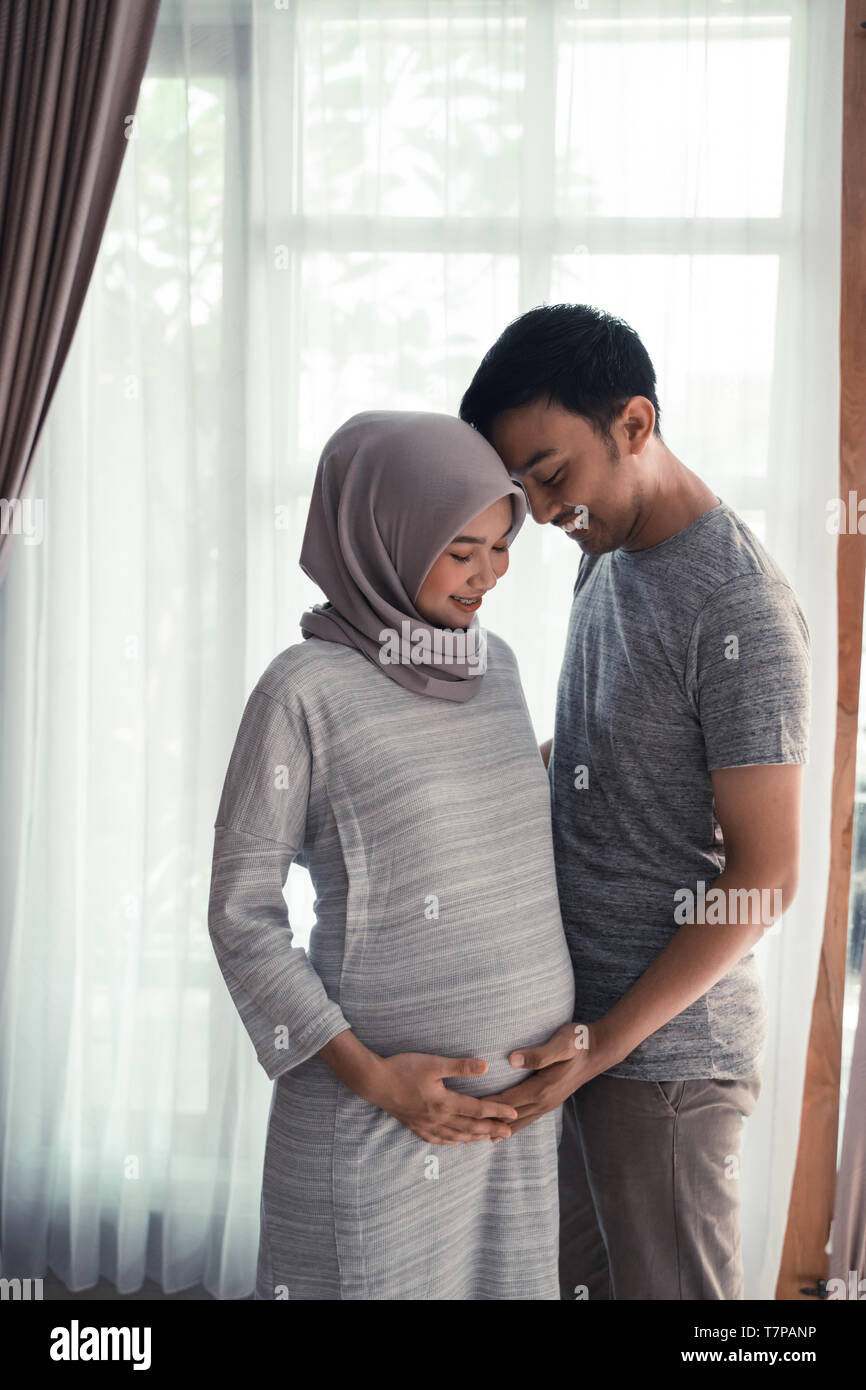 pregnancy muslim woman with husband Stock Photo - Alamy