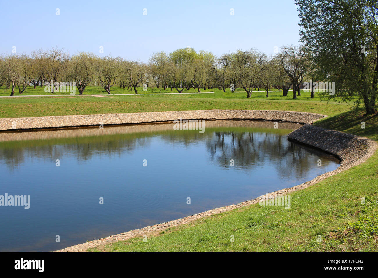 Pond stones hi-res stock photography and images - Alamy