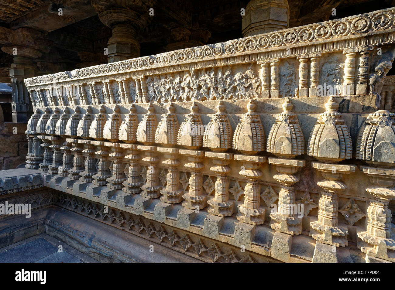 Decorative fencing wall of Nagareshvara Temple Stock Photo - Alamy