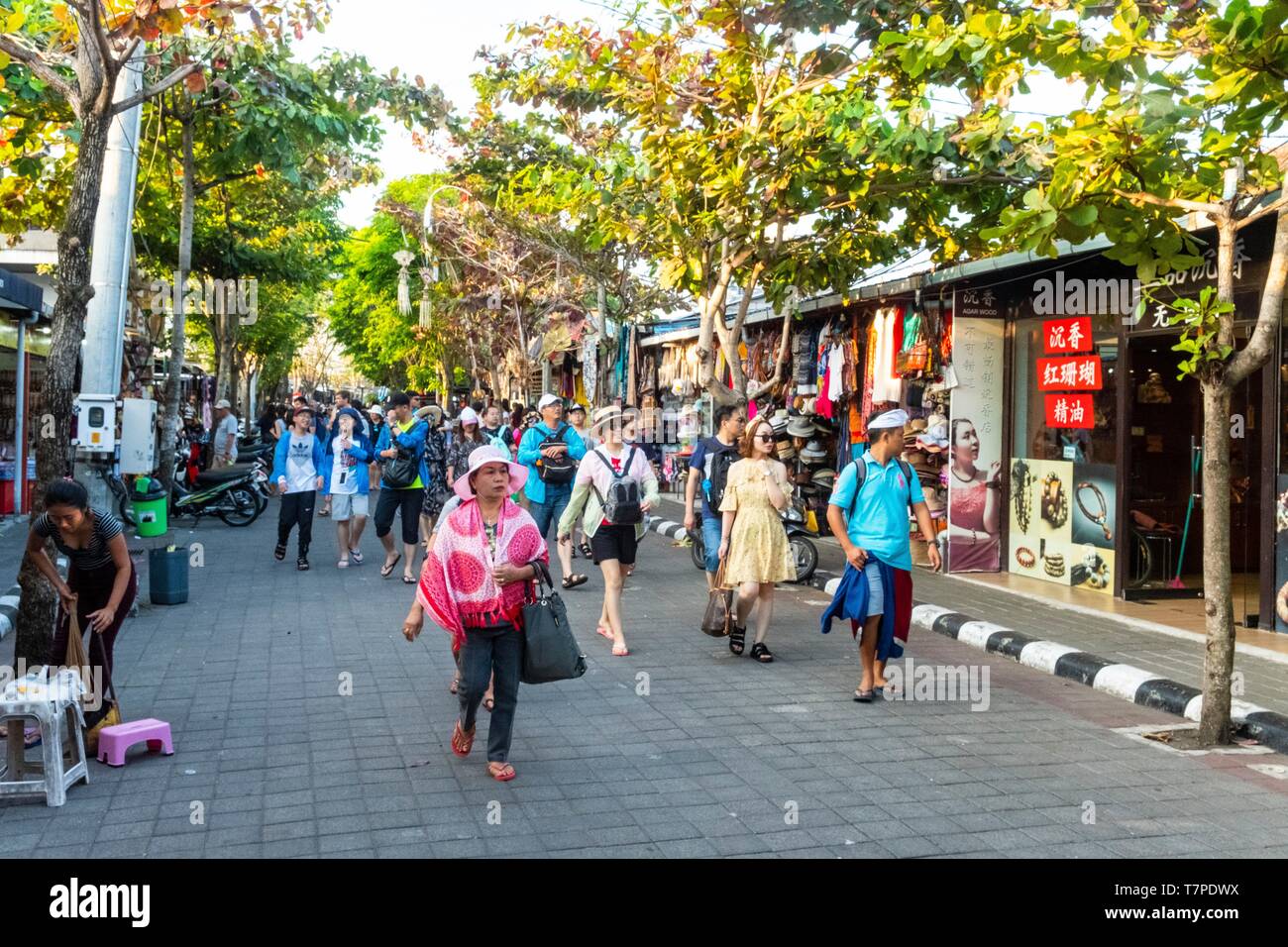 Indonesia people shopping hi-res stock photography and images - Alamy