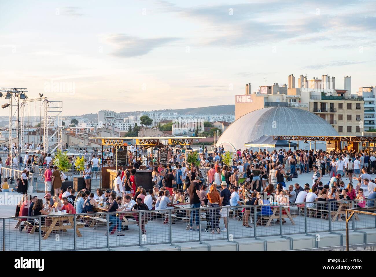 Large roof terrace hi-res stock photography and images - Alamy